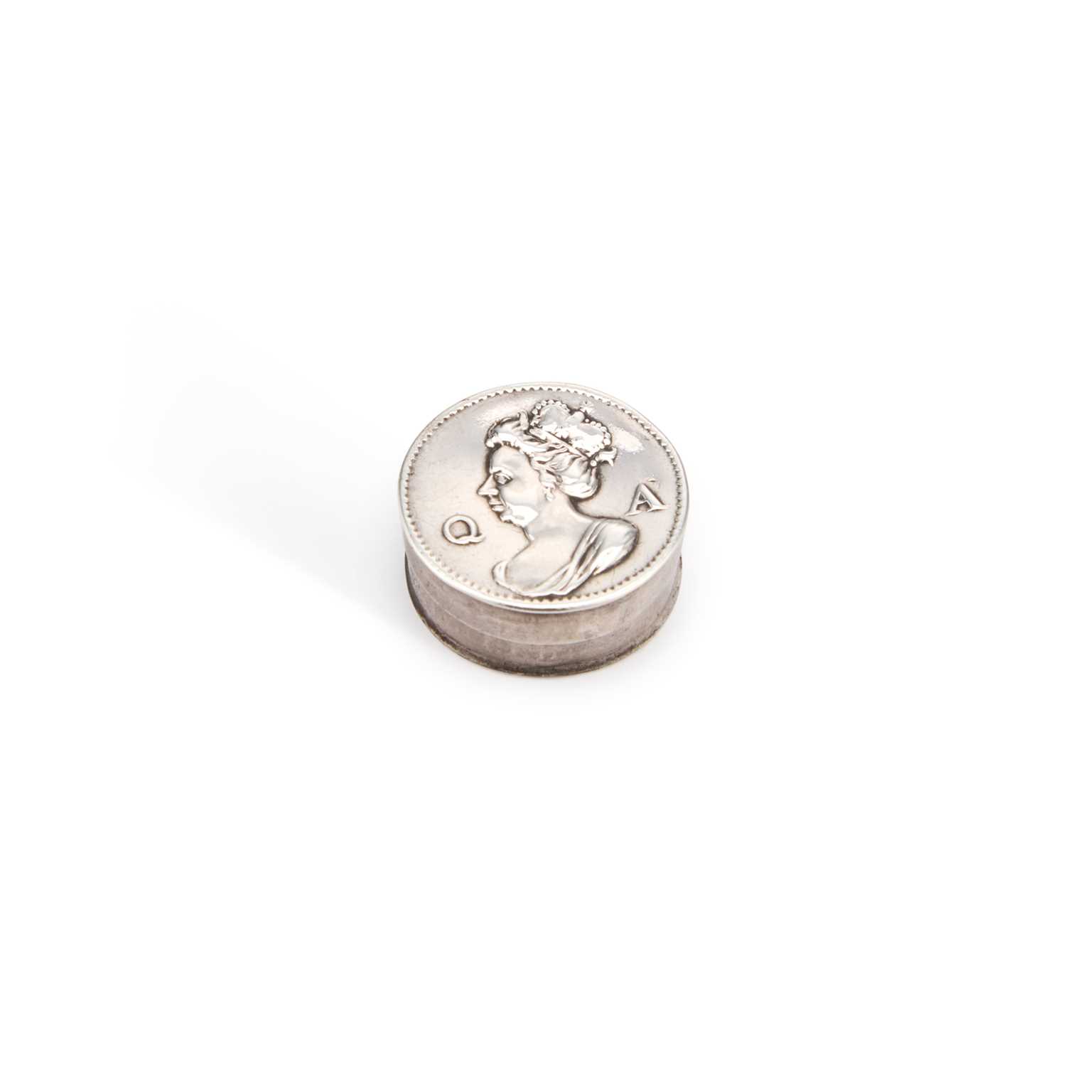 Lot 589 - A QUEEN ANNE SILVER COUNTER BOX