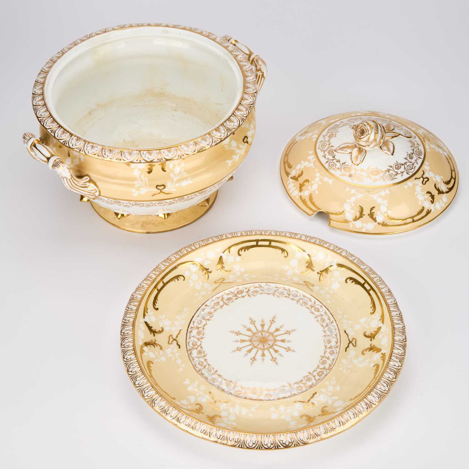 Lot 262 - AN ENGLISH PORCELAIN TUREEN, COVER AND STAND,